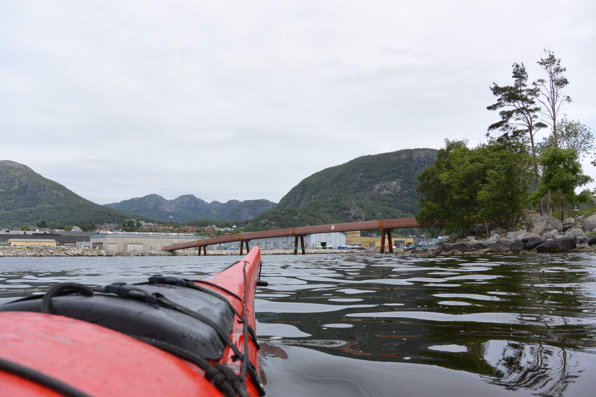 Kayak, Bridge to Jørpelandsholmen | Explore Lysefjorden